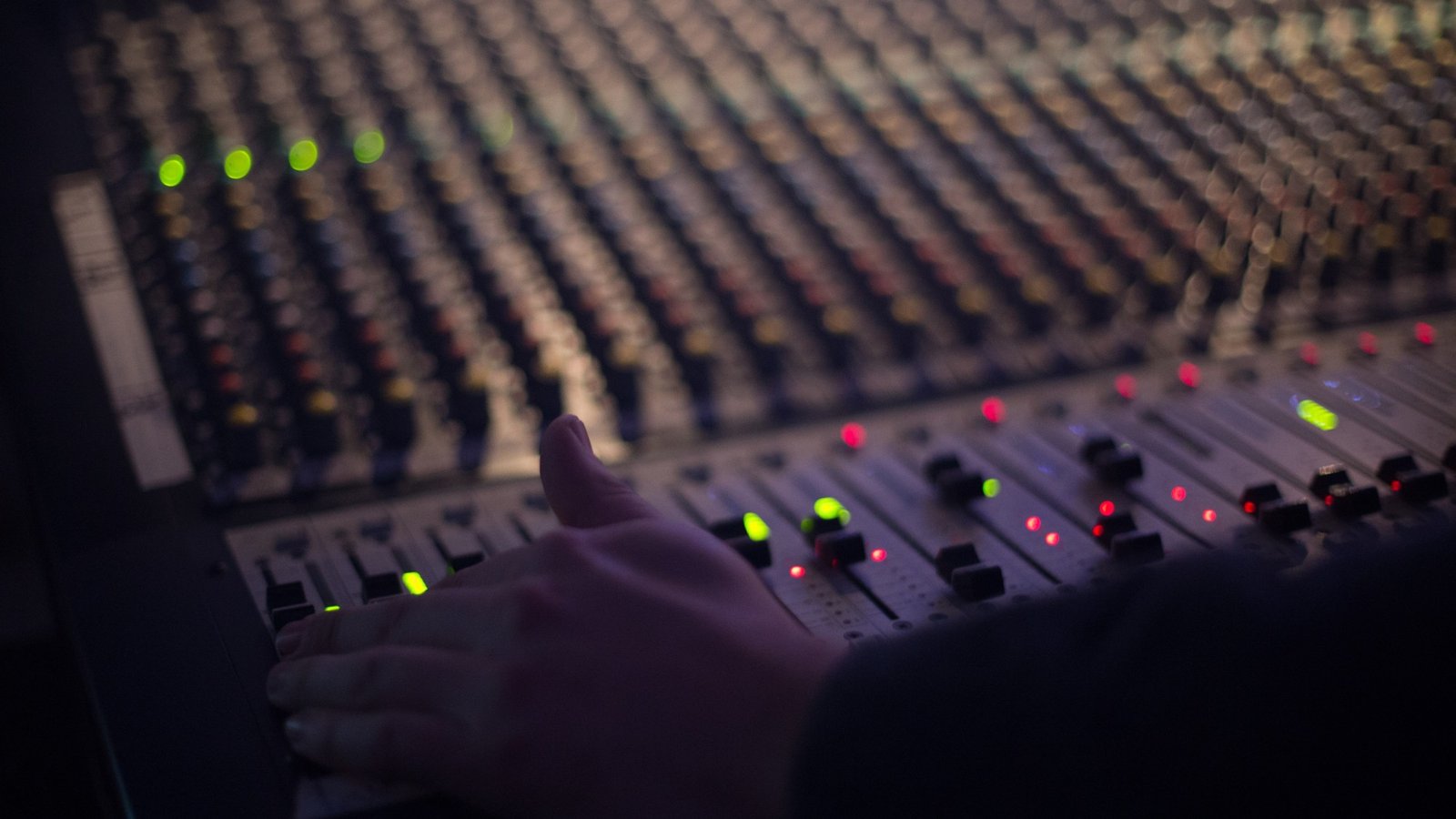 Top Benefits of Taking Music Production Classes - Areas of My Expertise